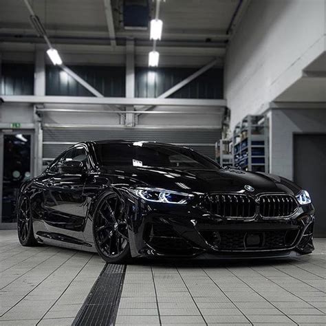 Experience The Power Of The M850i Sapphire Black Macchine Sportive