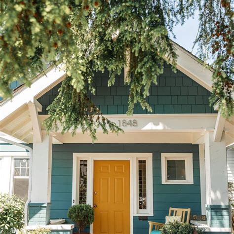 40 Exterior House Color Combos For Inviting Curb Appeal According To A