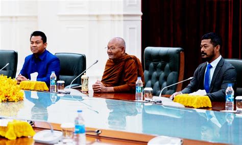 កែម ឡី ២ កែម ឡី ២ Updated Their Cover Photo