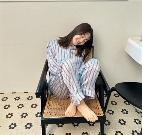 Miku Itoh Rcelebbarefoot