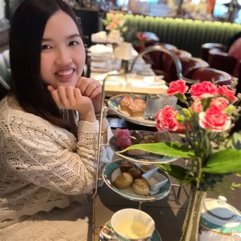 話說之前識咗個帶住一家移民嘅爸爸，咁傾傾吓就講到點解會想移民啦，佢就同我講 原本都預咗小朋友喺香港返學會無啦啦彈啲普通話，但無預到有一日佢四