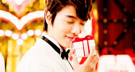 Romantic Oneshot Fanfic La Ilusión De Una Fan Cap 44 Donghae X Fan