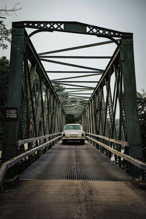 가벼운 강 강철 건물 건설 건축 고전적인 자동차 골동품 자동차 골동품 자동차 박물관 골동품 자동차 쇼 골동품 자동차 애호가 교통체계 기관차 기반암