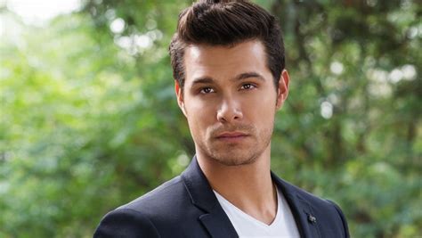 Brandon Peniche Podría Interpretar A Enrique Guzmán
