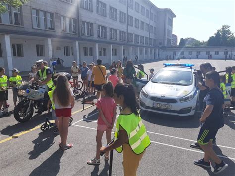 Пътните полицаи с демонстрации по пътна безопасност в хасковско училище