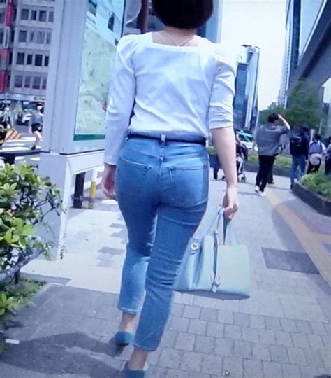 超絶激エロ美巨尻でスキニーデニムを履いた美人お姉さんがイヤらし過ぎてフル勃起 めっちゃリアル