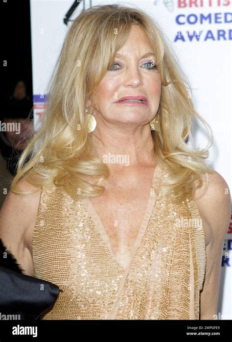 Showing Off Her Remarkable Legs Goldie Hawn Who Went Braless Wears A