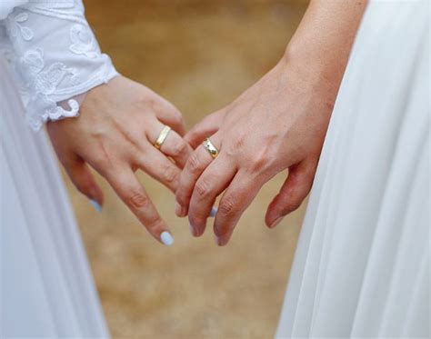 11 Ocean Inspired Wedding Rings For Beach Lovers