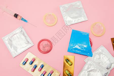 一只手拿着避孕套高清图片下载 正版图片501632455 摄图网