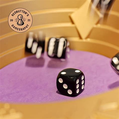 보드게임카페 레드버튼 스트라이크 ⠀ 레드버튼 입장 친구 따라 처음 온 레드버튼👨🏿 🤝 👨🏽 ⠀ 여러가지의 게임들이 나의 시선을 빼앗는다 싸늘하다 보드게임 1도