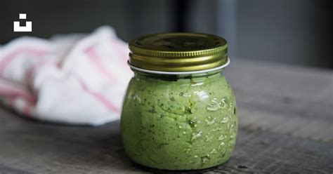 회색 표면에 투명한 유리 항아리 사진 Unsplash의 무료 음식 이미지