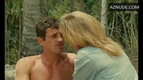 흰색 브래지어와 팬티를 입은 Ursula Andress xHamster