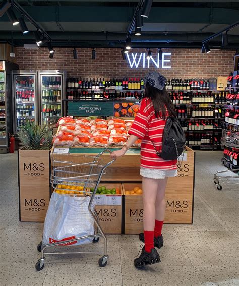 바이옌 1년 만에 어게인 홍콩🇭🇰 공항룩 촬영본 싹 날아가서 멘탈 녹아내리지만 날씨가 사랑이라 다 용서가 돼 ໒꒰ྀིᴗ ᴗྀི꒱১ Instagram