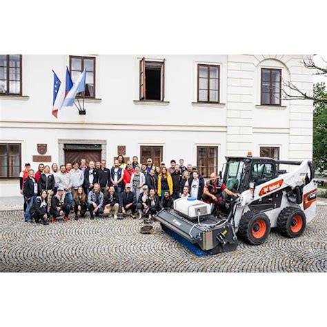 Doosan Bobcat Employees Give Back To Communities Across Emea Through Volunteer Time Bobcat