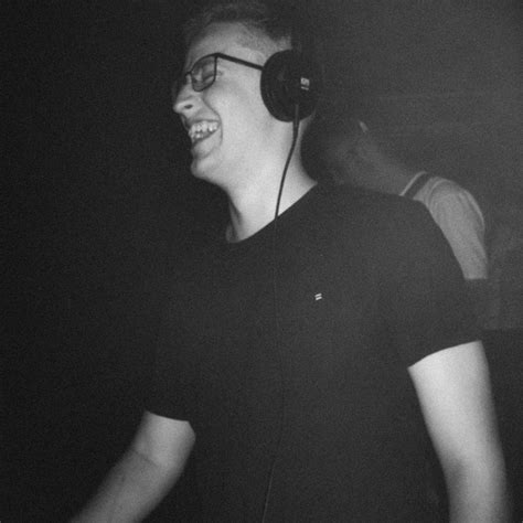 Ango Au · Artist Profile