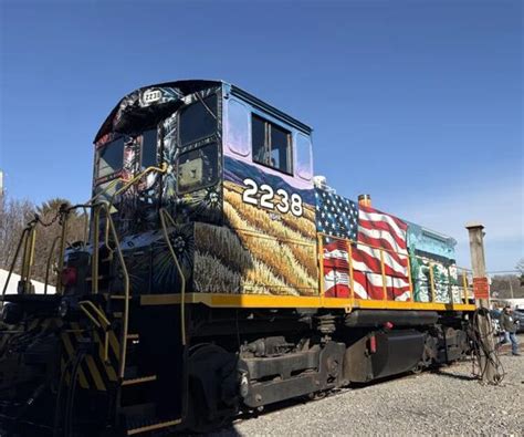 North Shore Railroad Unveils Locomotive Honoring Americas 250th