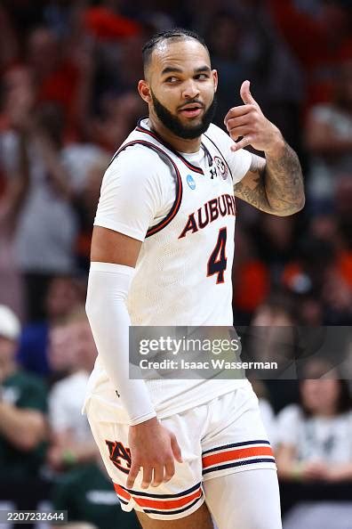 Johni Broome Of The Auburn Tigers Gestures During The Elite Eight