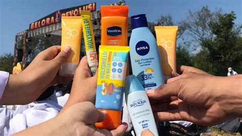 Woman Uses Sunscreen On Face But Not On Neck For 40 Yrs Here Is What