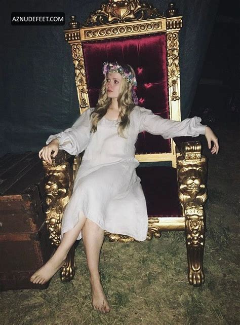Hadley Robinson Feet Aznudefeet
