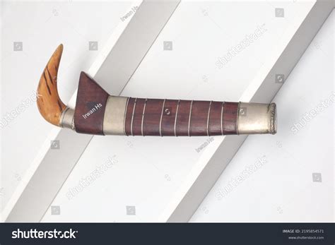 145 imágenes de Badik - Imágenes, fotos y vectores de stock | Shutterstock