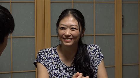 欲求不満の妻をデカチンの部下と 人きりにしてみたら 時間SP アダルト動画 ソクミル