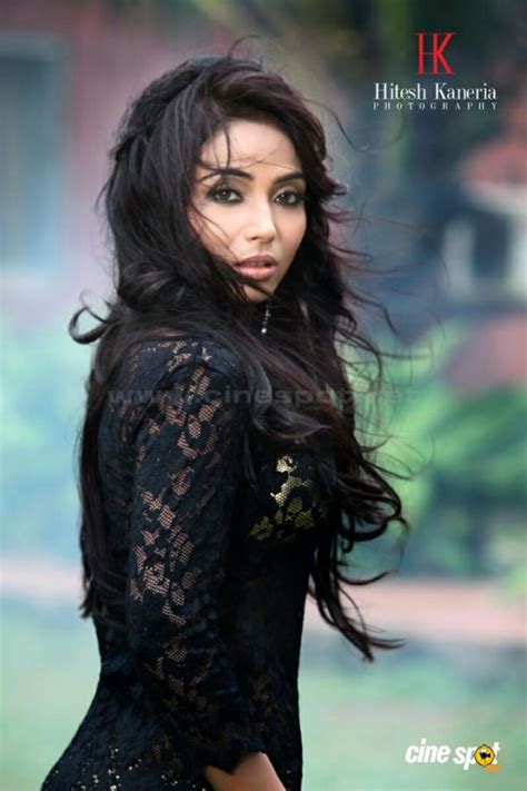 Shilpa Shukla Hot Pics Veethi