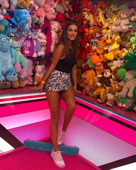 Hot Sexy Rebecca Atkinson Bikini Pics