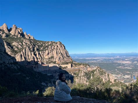 현☘️ 스페인🇪🇸 잠깐 트래킹 하는 사이에 구름이 싸악 걷혀 볼 수 있었던 몬세라트에서 내려다보는 바셀과 저 멀리의 프랑스 여행 스페인 바르셀로나 스페인여행