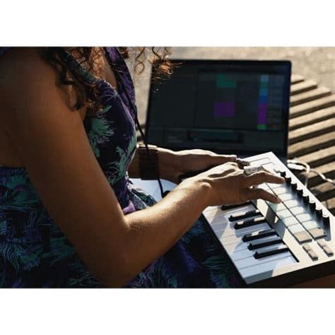 Novation Launchkey Mini MK3 25 Key MIDI Keyboard