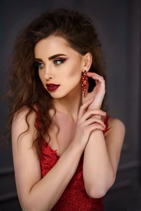 Девушка в красном Портрет Фотограф Лена Дорри