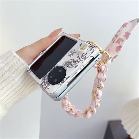 For OPPO Find N Flip Pearlescent Paint Painted PC Phone Case With DIY Scarf Bracelet Sketch