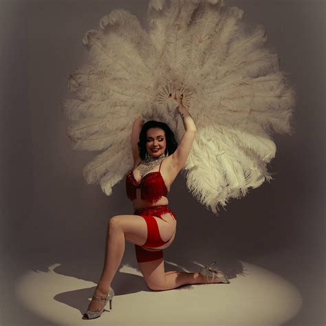 Book Burlesque Showgirl Netherlands Scarlett Entertainment