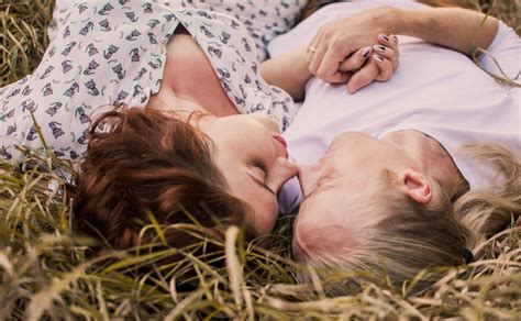 손잡기 타이밍의 숨은 미스터리와 손잡는 것에 인색하면 안되는 이유 네이트 판