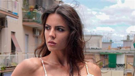 Shaila Gatta Addominali Dacciaio Al Mare Che Fisico
