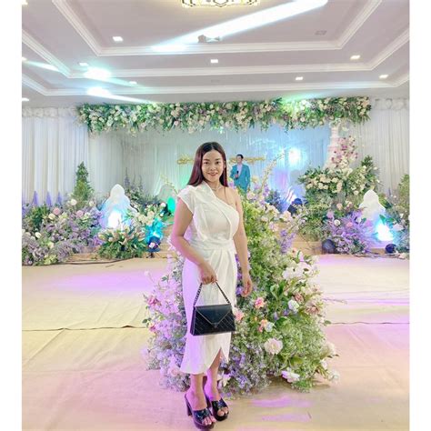 ស្រី ស្រស់ ស្រី ស្រស់ បោះដុំអាវយឺតខ្នាតធំ