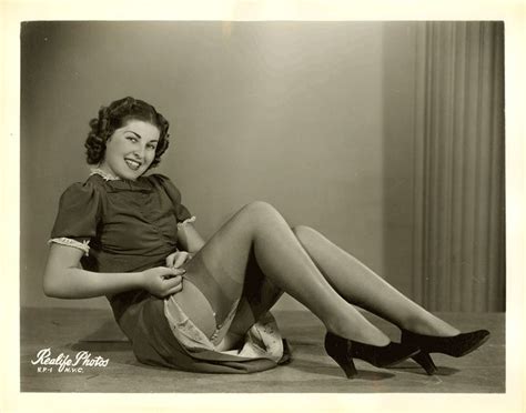 Pin By Michael On Girlswomen Intriguing 1950s Woman Lovely Legs