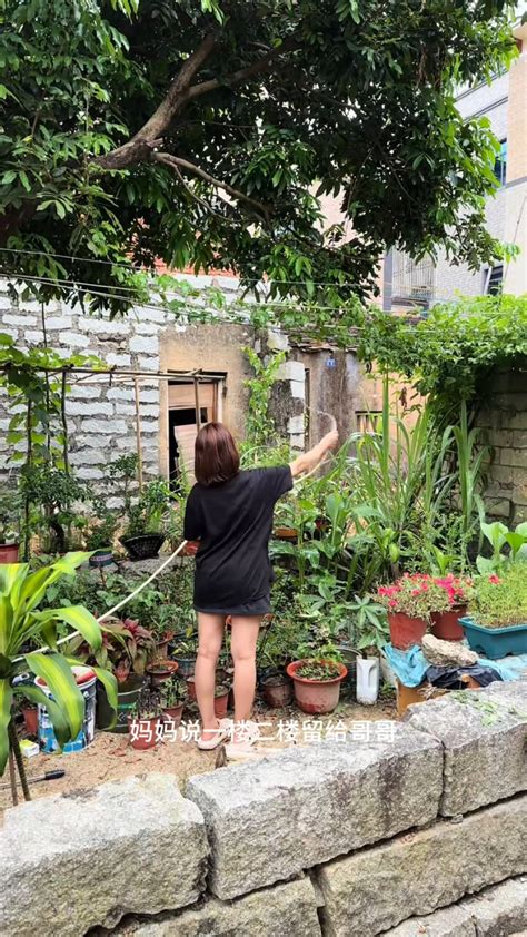 女子离婚带孩子回娘家，父母盖新房留一层给自己住腾讯新闻