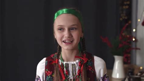 НАРОДИВСЯ БОГ НА САНЯХ - YouTube