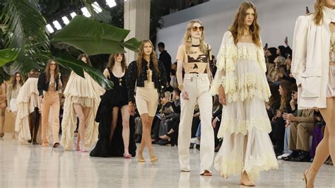 Головні модні тренди 2025 від Андре Тана Читайте на Ukr Net