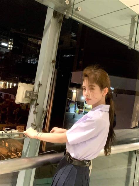 เทรนด์ในเครื่องแบบมาแรง คนดังของจีนแต่งชุดนักเรียนไทย น่ารักไปอีกแบบ