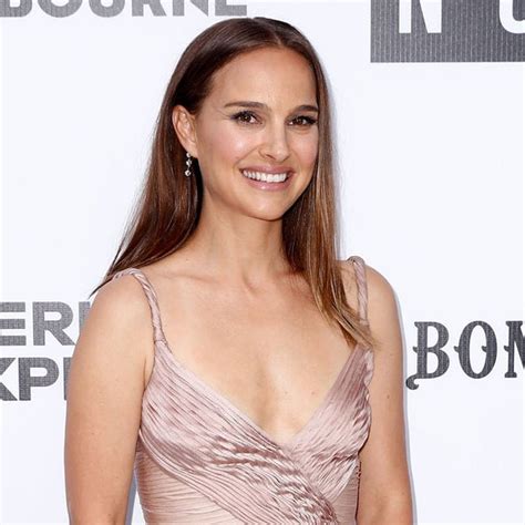 11 Celebrities That Embrace Their Small Boobs Topsfordays