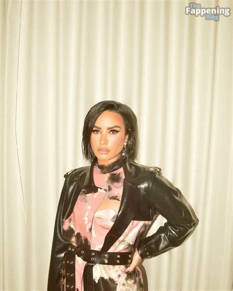 Demi Lovato Looks Sexy Wearing Some Latex 5 Photos Thefappening