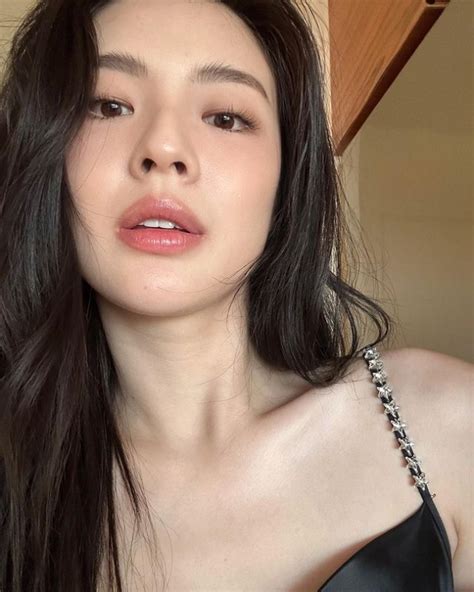 이광수♥ 이선빈 부담스러운 셀카 각도에도 살아 남았네 텐아시아