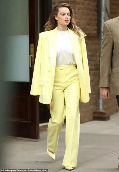 26 Beautiful Yellow Outfits Ideas For Women With Styling Tips