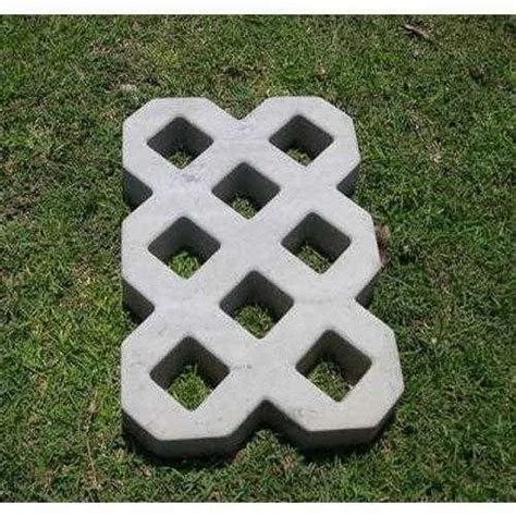 Rectangular Grey Grass Concrete Paver For Landscaping Thickness 50