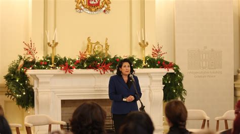 ვულოცავ ყველას ვინც დღეს შობის დღესასწაულს ზეიმობს ზურაბიშვილი