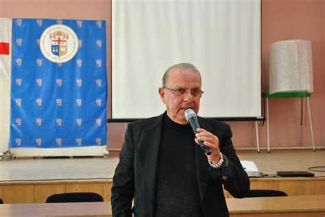 სოხუმის სახელმწიფო უნივერსიტეტში გაიმართა პოეტ რეზო სტურუას რჩეული კრებულის პრეზენტაცია წლების