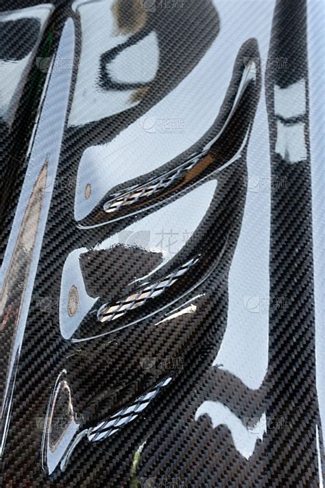 采用碳纤维复合材料制造的汽车零部件产品素材 花瓣网