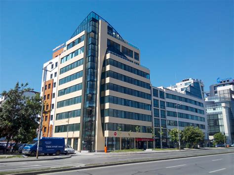 БИЗНЕС СГРАДИ С ОФИСИ АТЕЛИЕТА МАГАЗИНИ И ПОДЗЕМНИ ГАРАЖИ Archinova