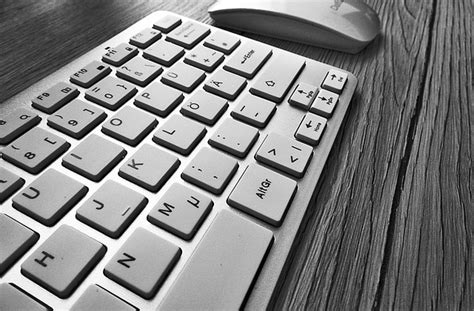 От днес трудовите книжки стават електронни